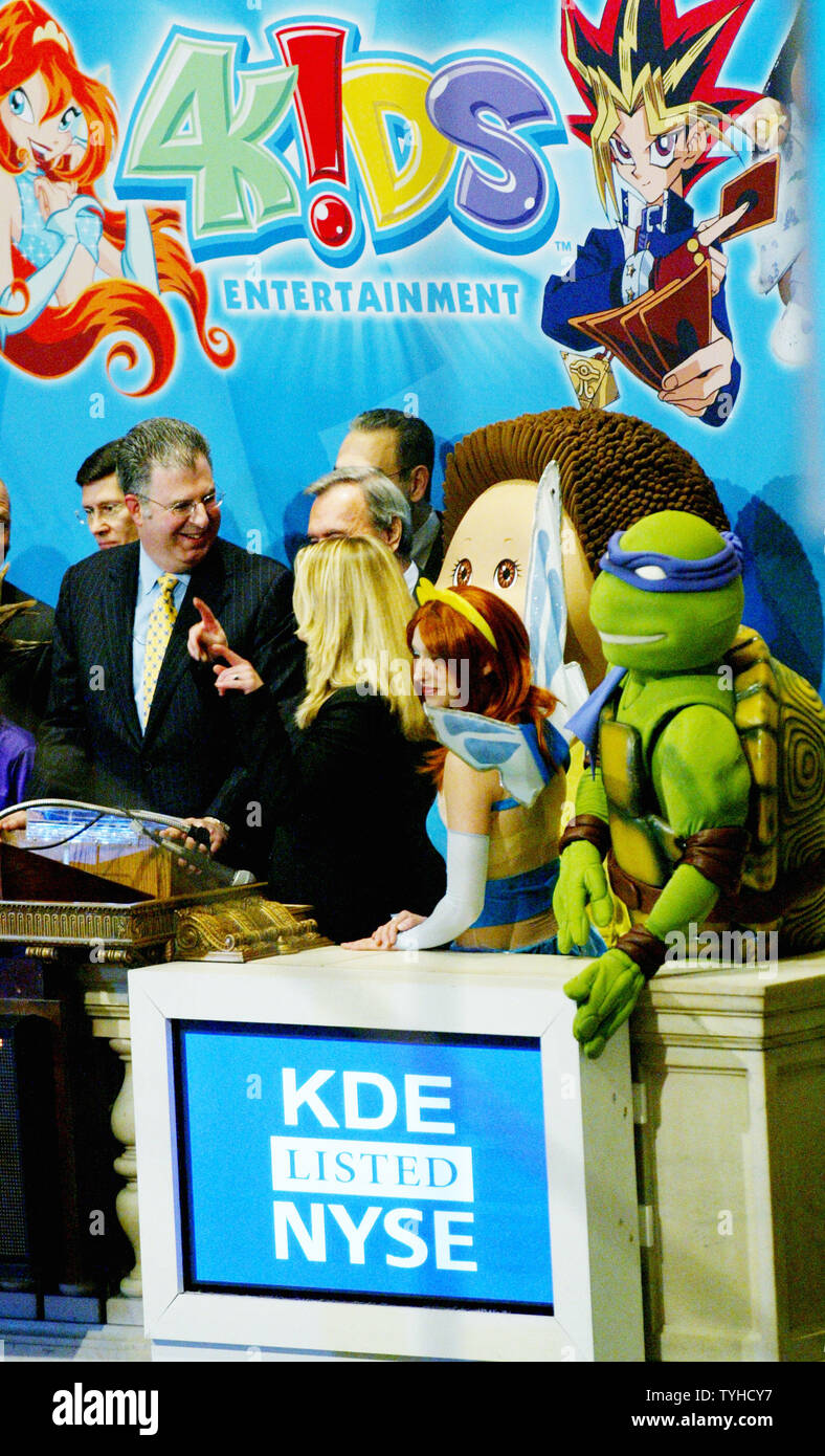 Alfred Kahn, left, chairman and CEO of 4 Kids Entertainment, is joined ...
