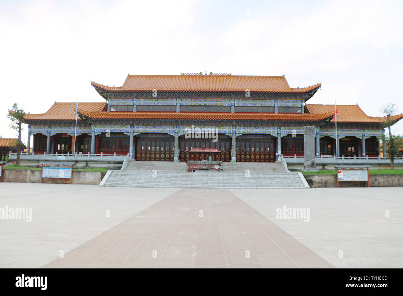 Maoming Buddhist shrine Ling Hui Temple Sherita Stock Photo - Alamy
