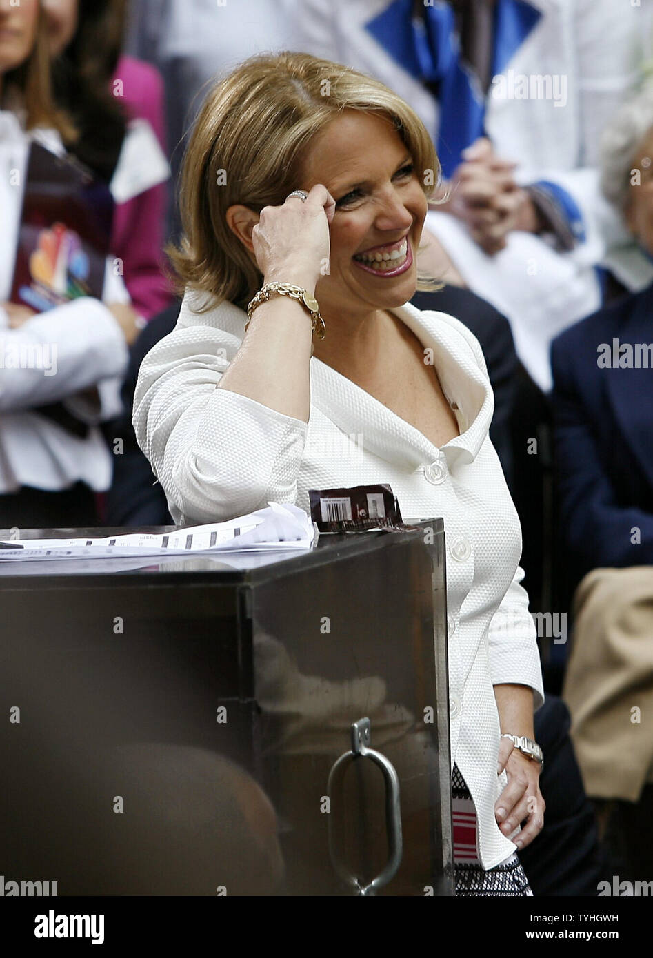 Katie couric 2006 hi-res stock photography and images - Alamy