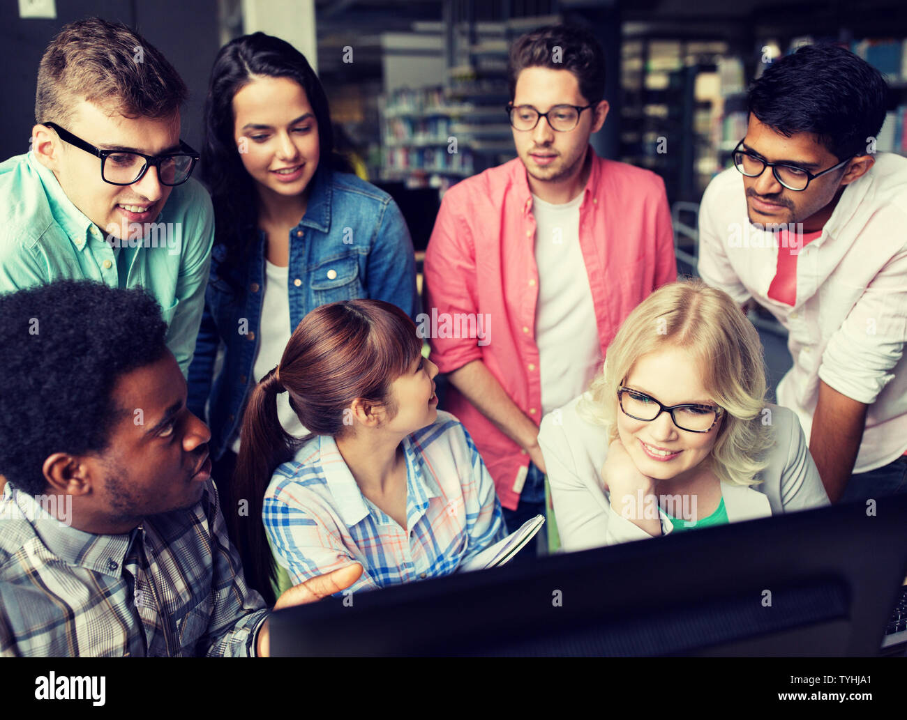 Students high school library computers hi-res stock photography and ...