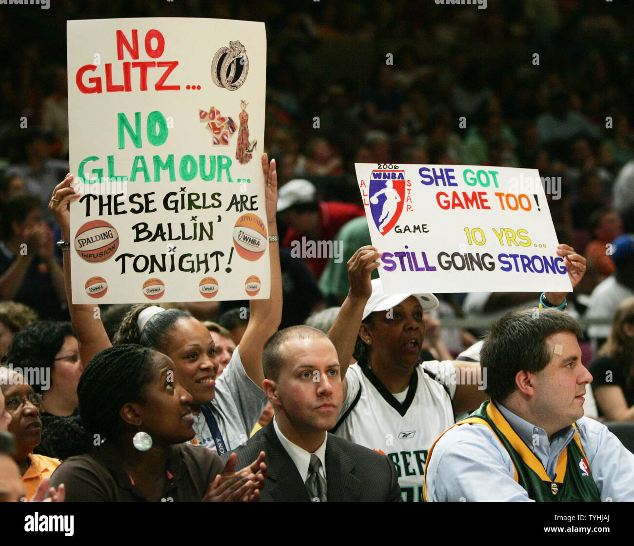 Wnba fans hi-res stock photography and images - Alamy