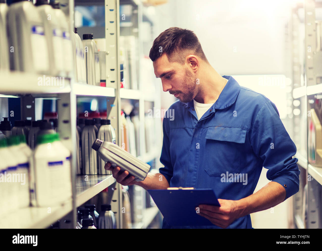 auto mechanic with clipboard at car workshop Stock Photo - Alamy