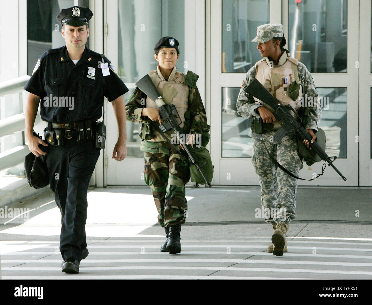Airport security guard jfk hi-res stock photography and images - Alamy
