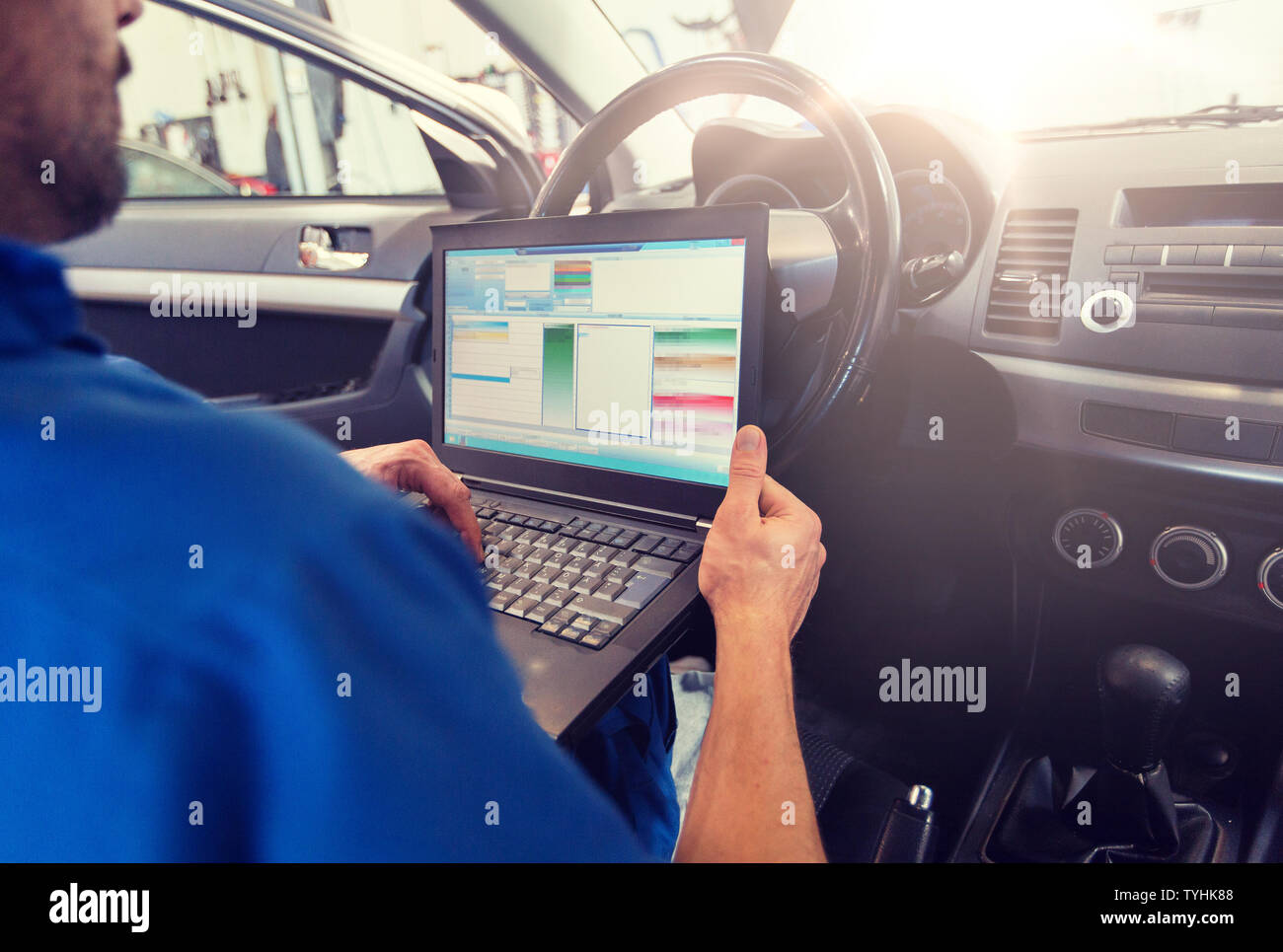 mechanic man with laptop making car diagnostic Stock Photo - Alamy