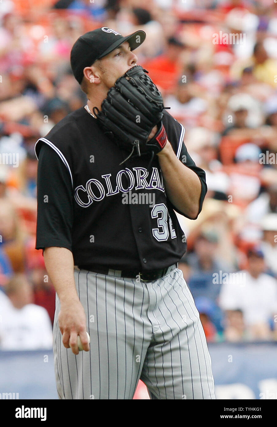 Colorado Rockies Jason Jennings holds his mitt to his face in the first ...