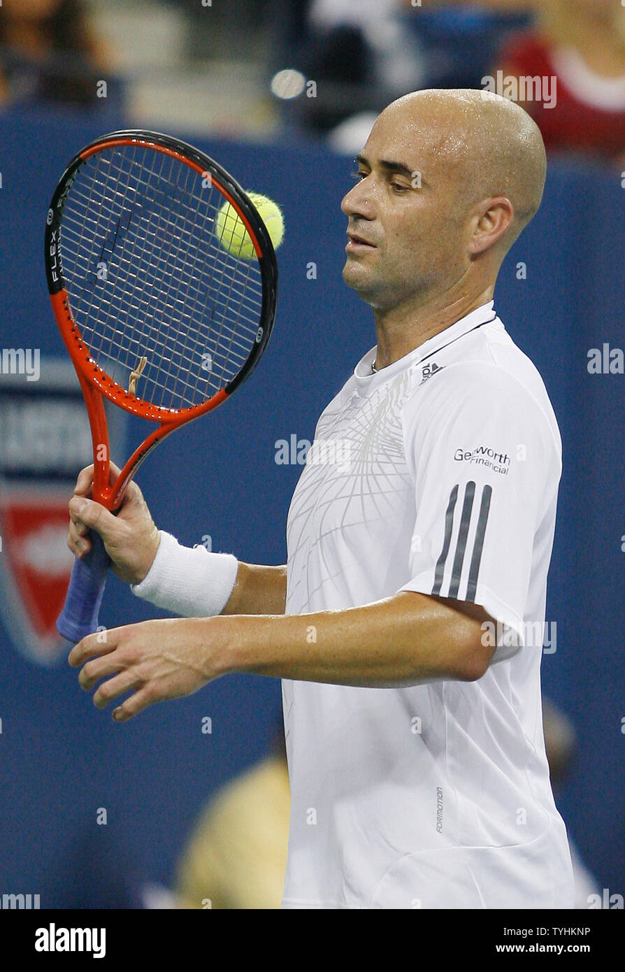 Ball off racket hi-res stock photography and images - Alamy