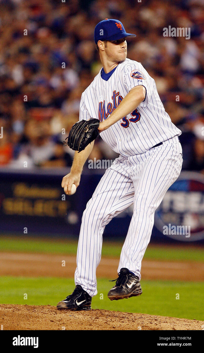 New York Mets John Maine throws a pitch in the first inning at Shea ...