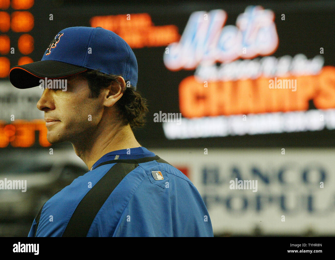Shawn Green, right fielder for the New York Mets, warms up during ...
