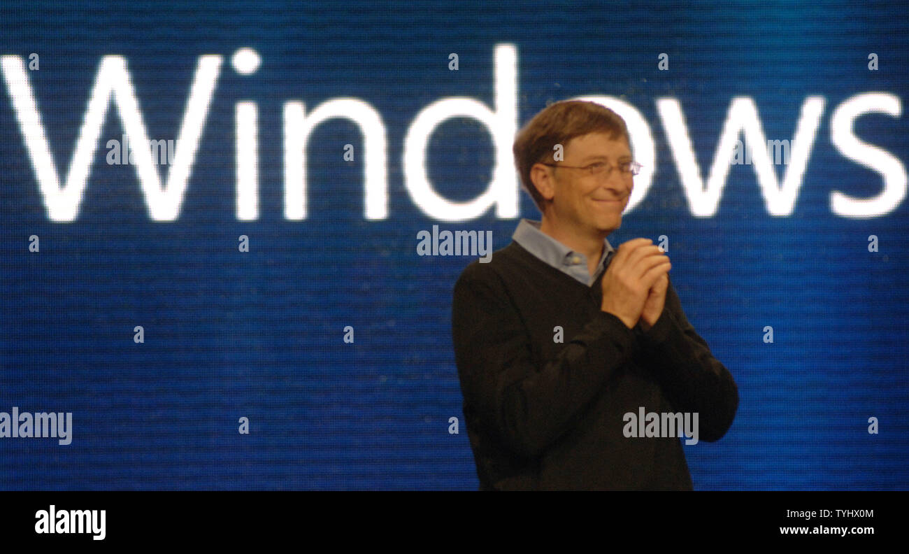 Microsoft CEO Bill Gates outlines the features for the new Microsoft ...