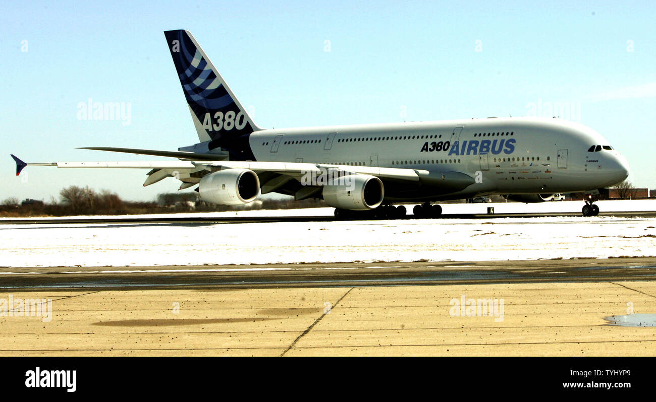 First airbus a380 in lufthansa hi-res stock photography and images - Alamy