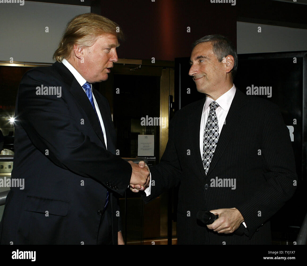 Donald Trump (L) shakes hands with Sharper Image CEO Jerry W. Levin ...