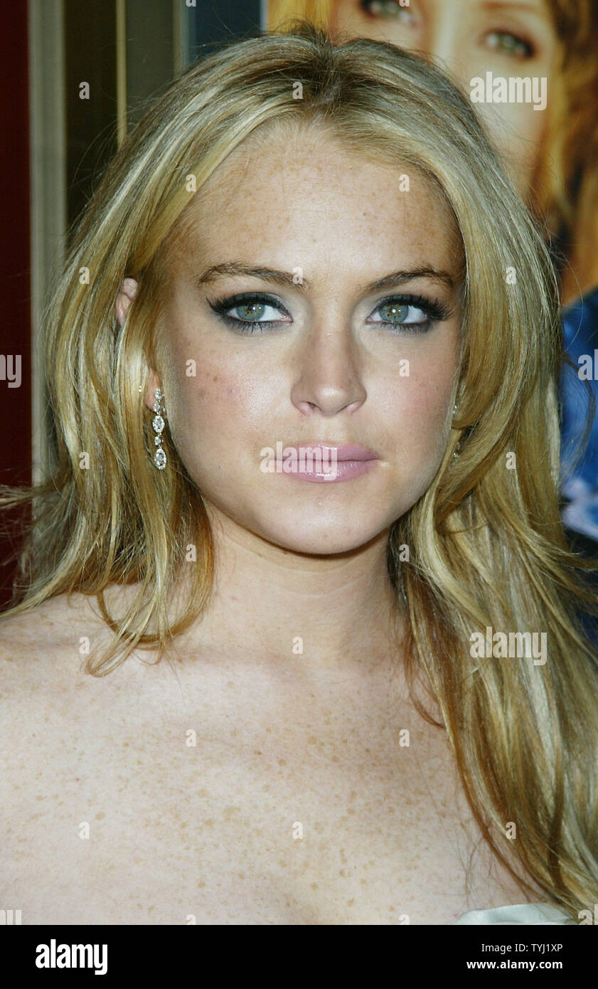 Lindsay Lohan arrives for the premiere of "Georgia Rule" at the ...