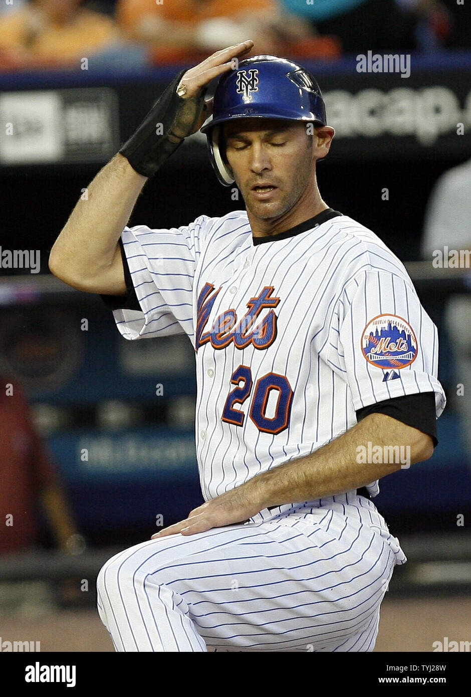 New York Mets Shawn Green reacts after being tagged out by Chicago Cubs ...