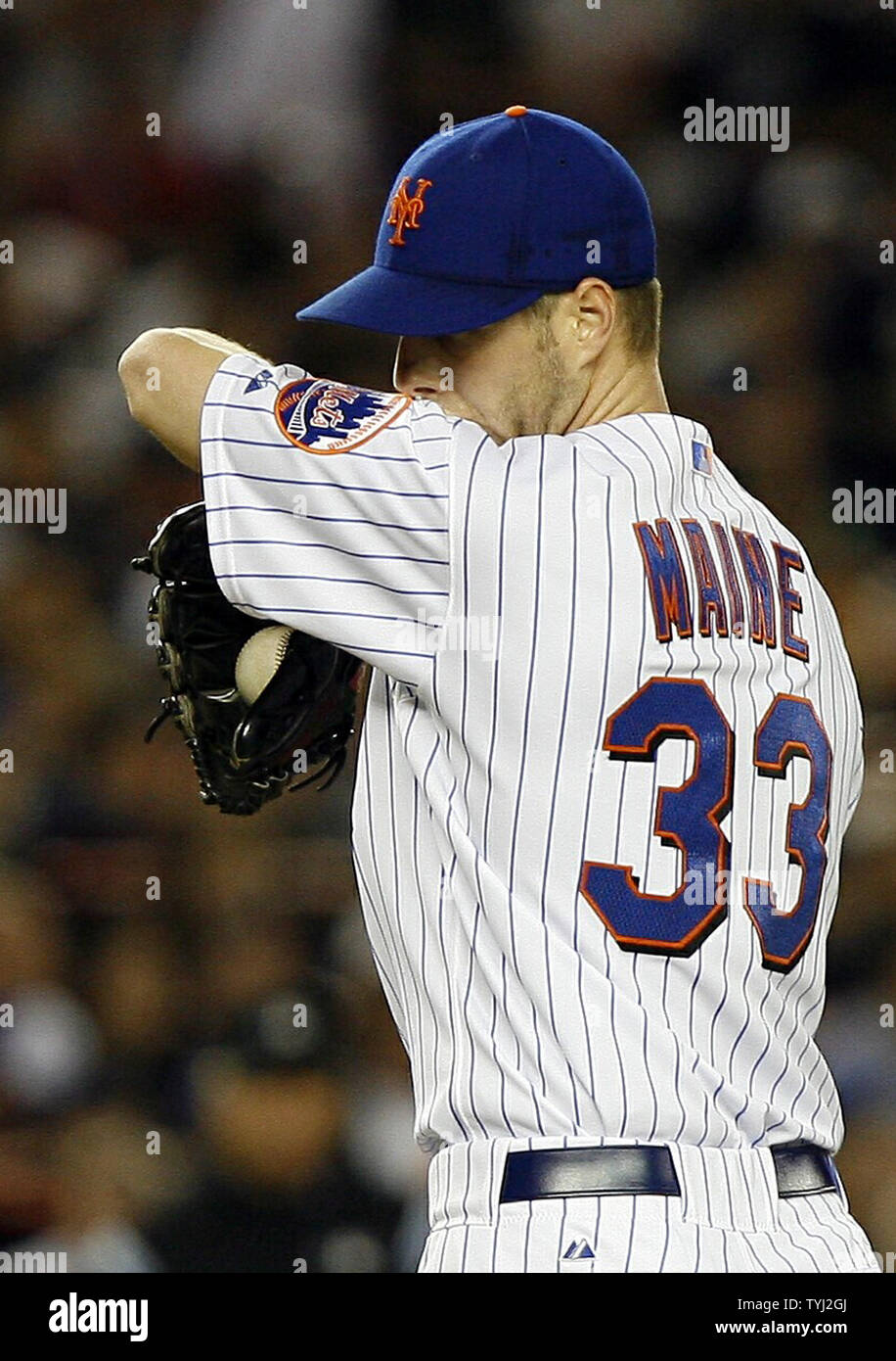 New York Mets John Maine reacts in the 5th inning against the New York ...