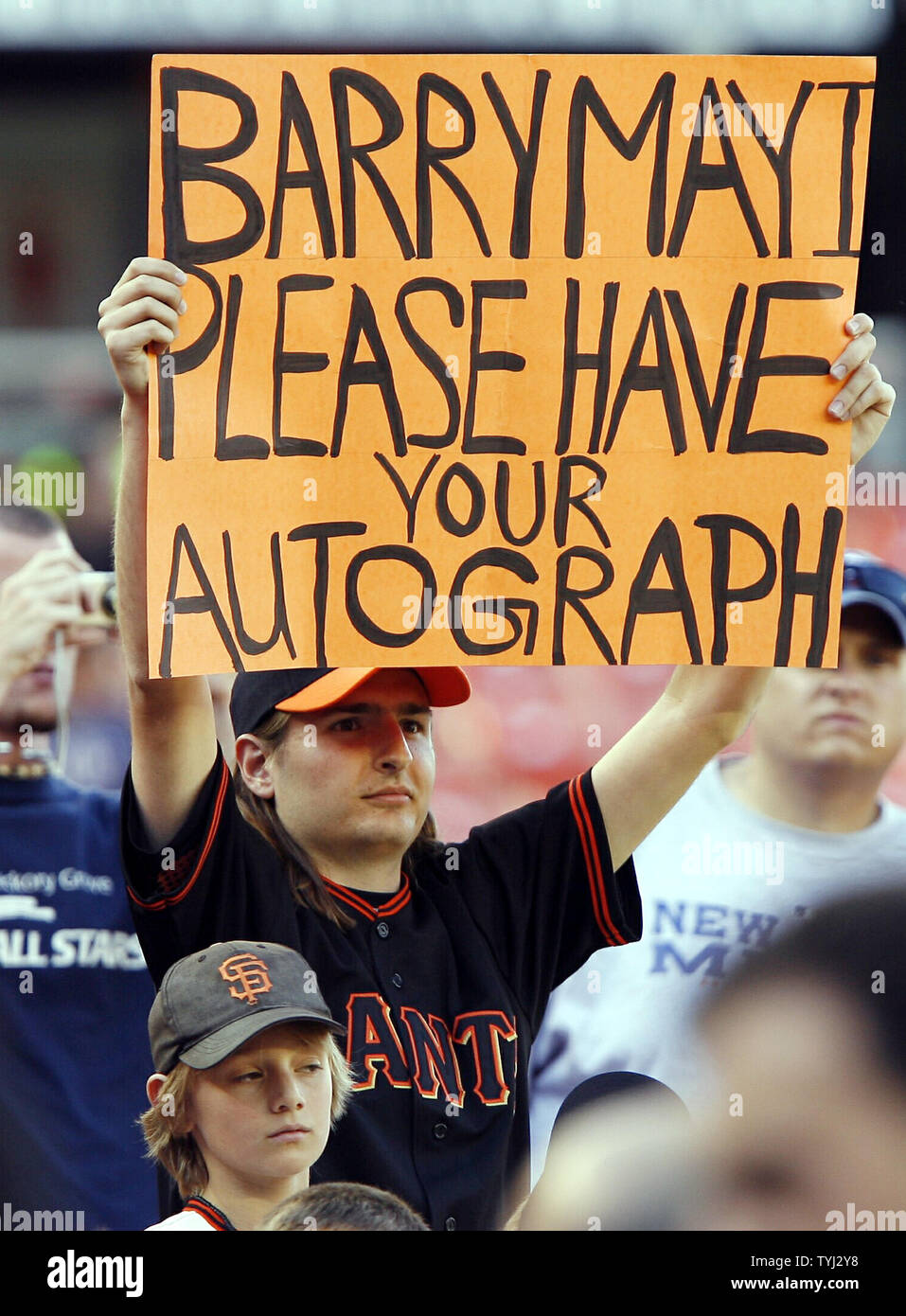 San Francisco Giants and Barry Bonds fans hold up signs during batting ...