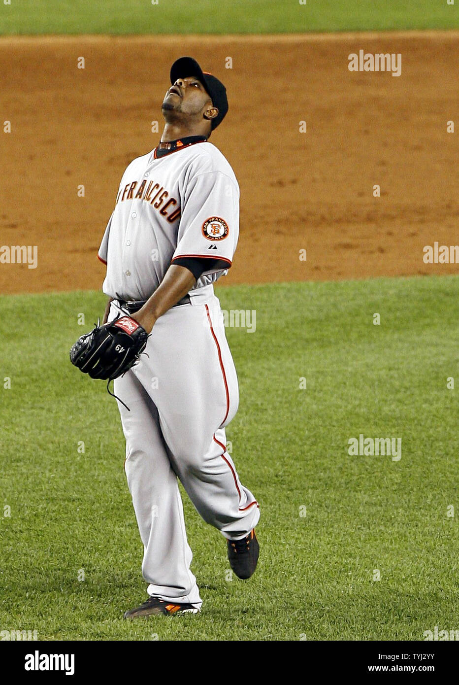 San Francisco Giants closer Armando Benitez reacts after a second balk ...