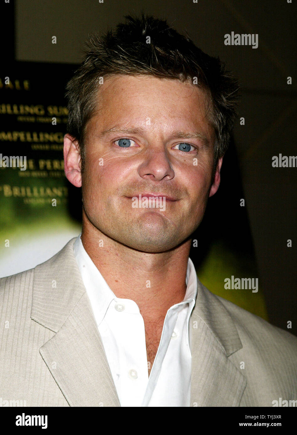 Steve Zahn arrives for the screening of "Rescue Dawn" at the Dolby ...