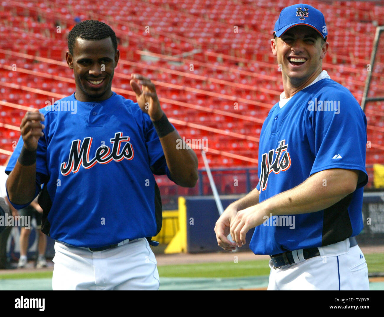 New York Mets' shortstop Jose Reyes (L) and third baseman David Wright ...