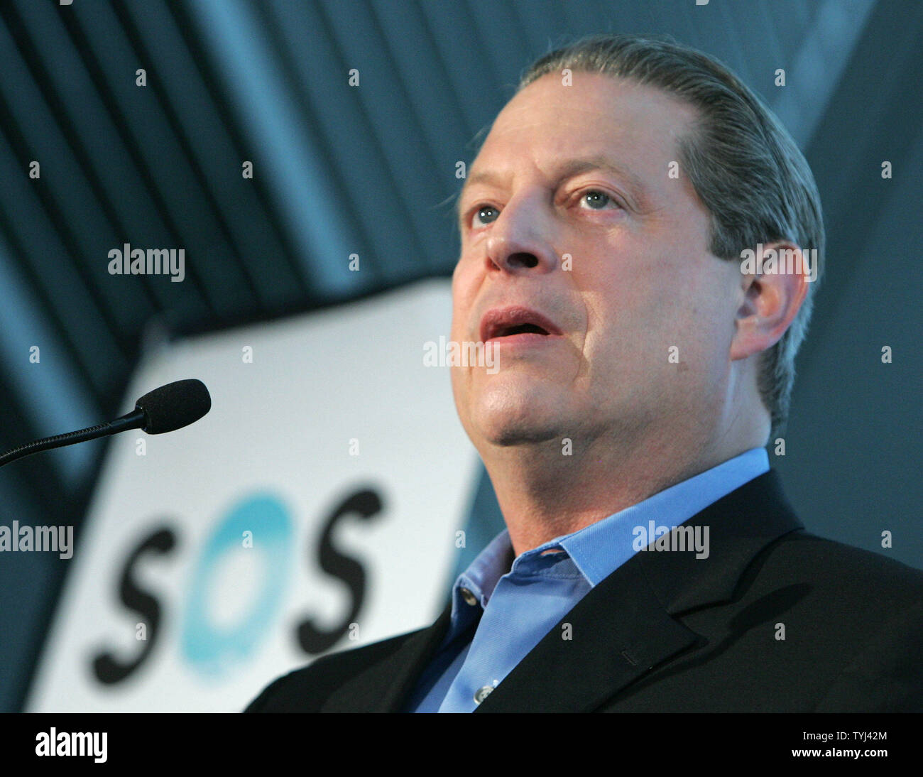 Former U.S. Vice President Al Gore talks about the Live Earth Call to ...