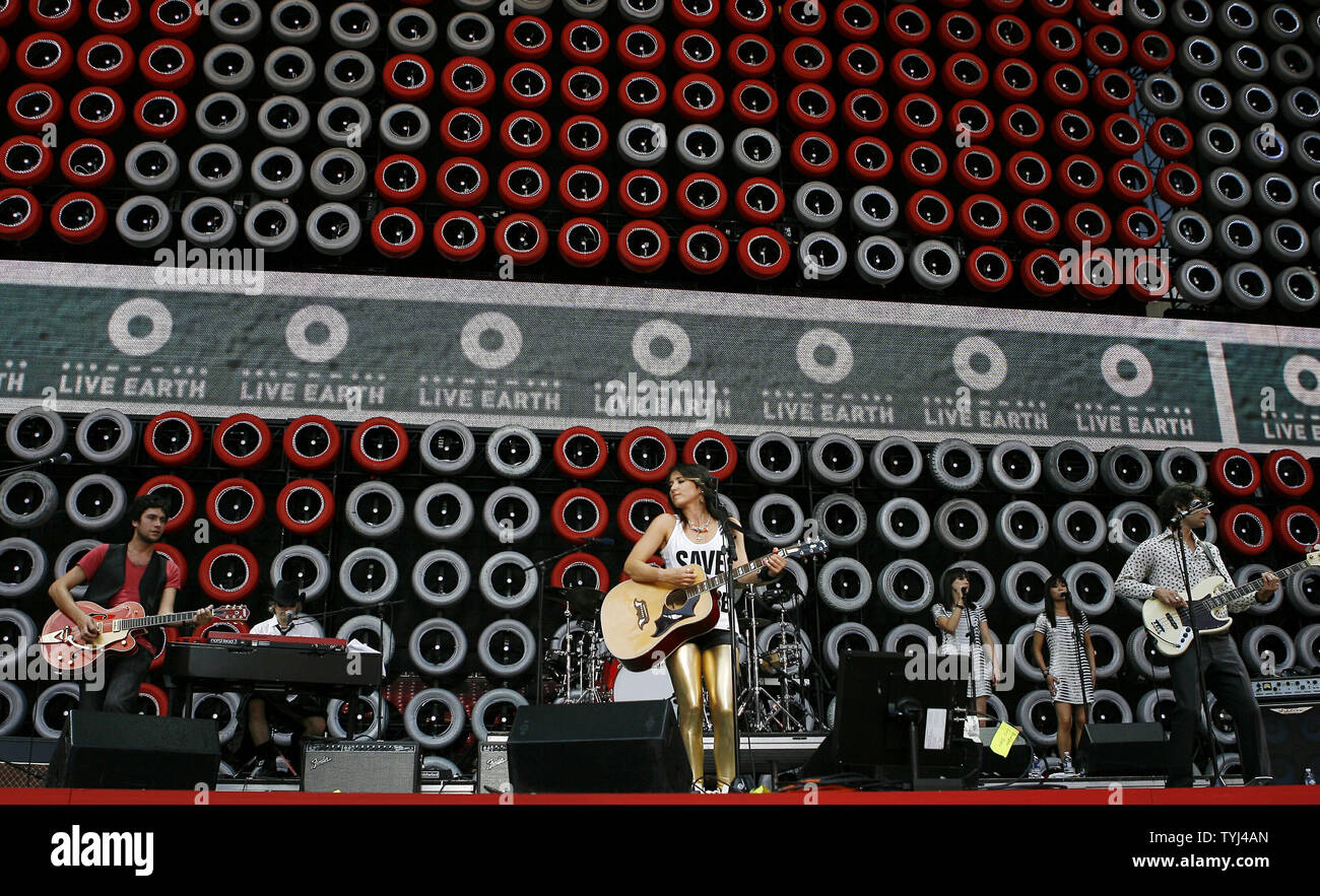KT Tunstall performs during Live Earth, the concerts for a climate in ...