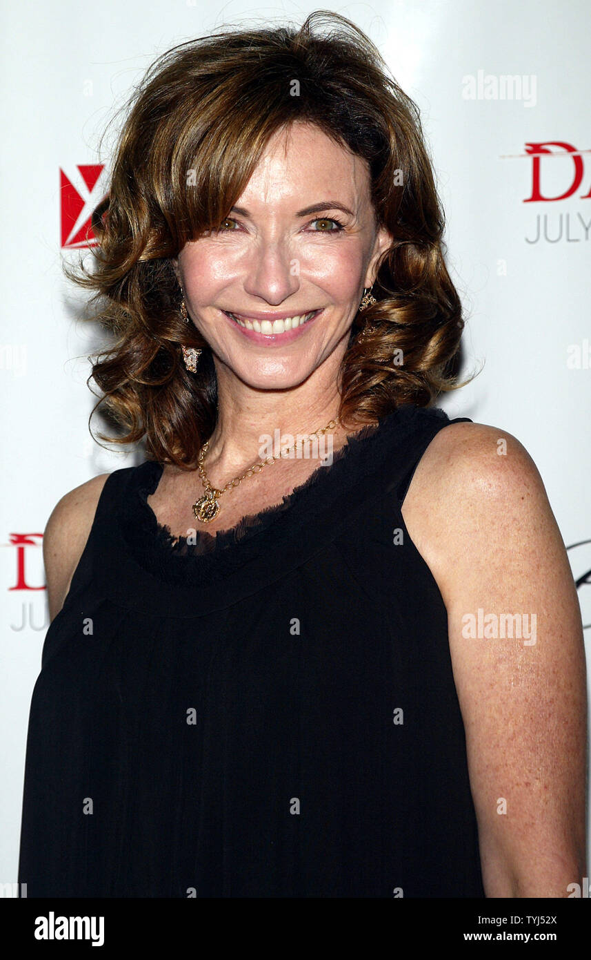 Mary Steenburgen arrives for the premiere of the new FX television ...