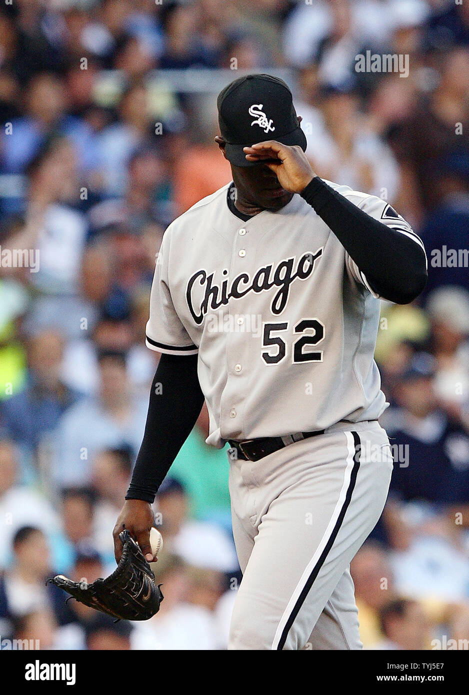 Chicago White Sox starting pitcher Jose Contreras reacts after giving up a 3 run homer to New ...