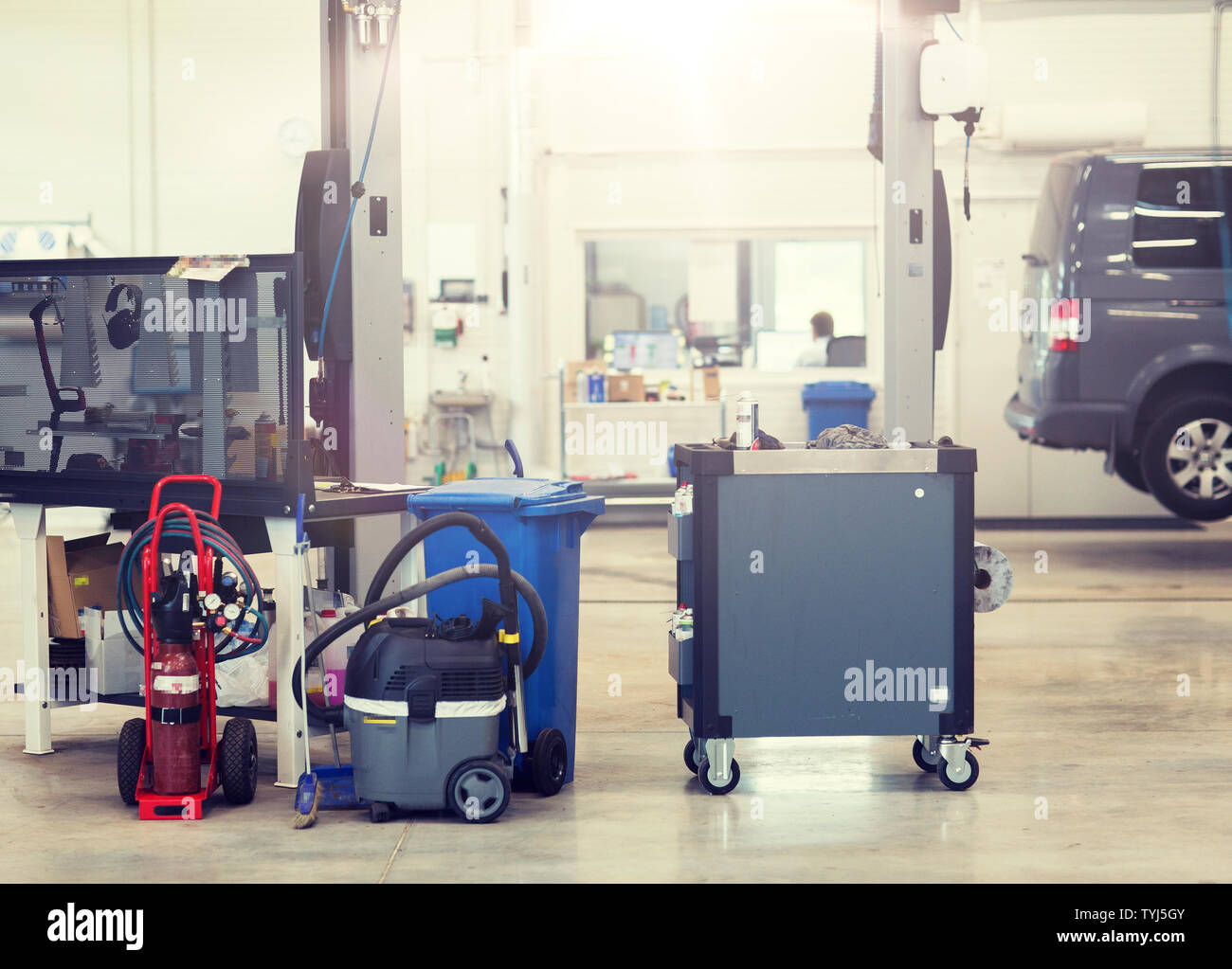 car service station Stock Photo - Alamy