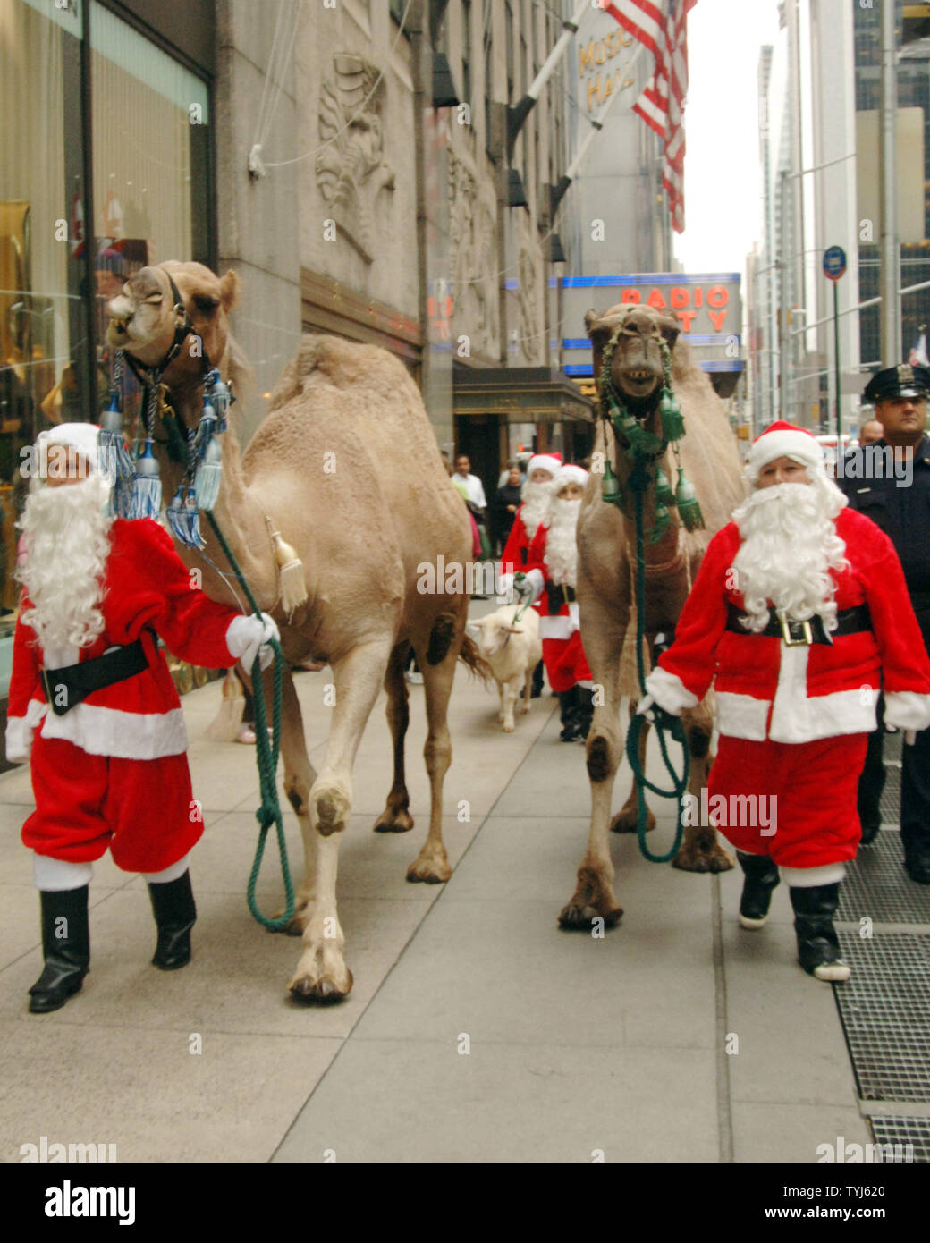 Radio city christmas spectacular 2007 hi-res stock photography and ...