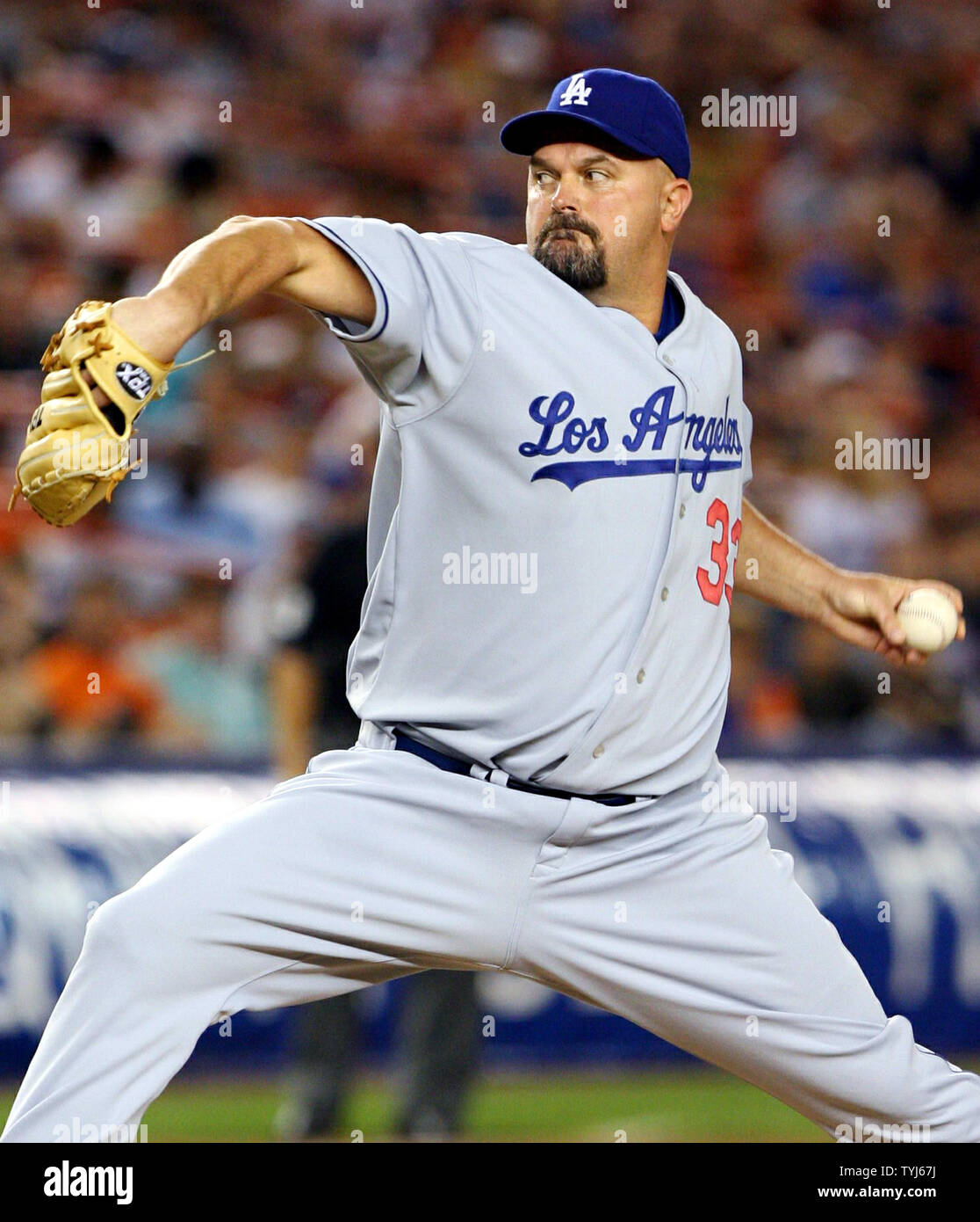 Los Angeles Dodgers starting pitcher David Wells throws a pitch in the ...