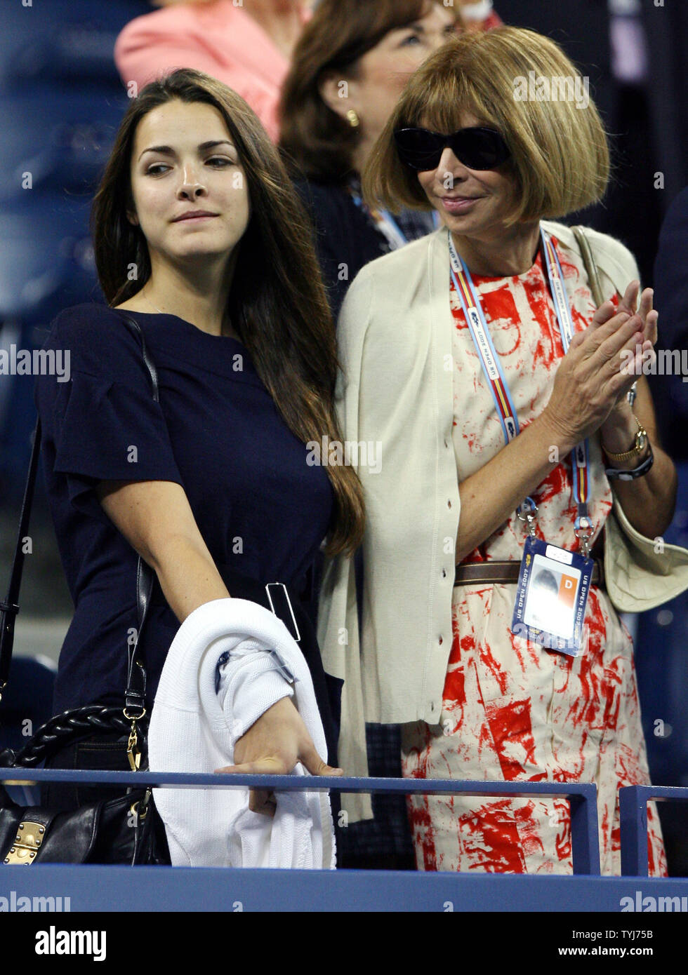 (L-R)Anna Wintour and daughter Bee Schaffer watch Andy Roddick play ...