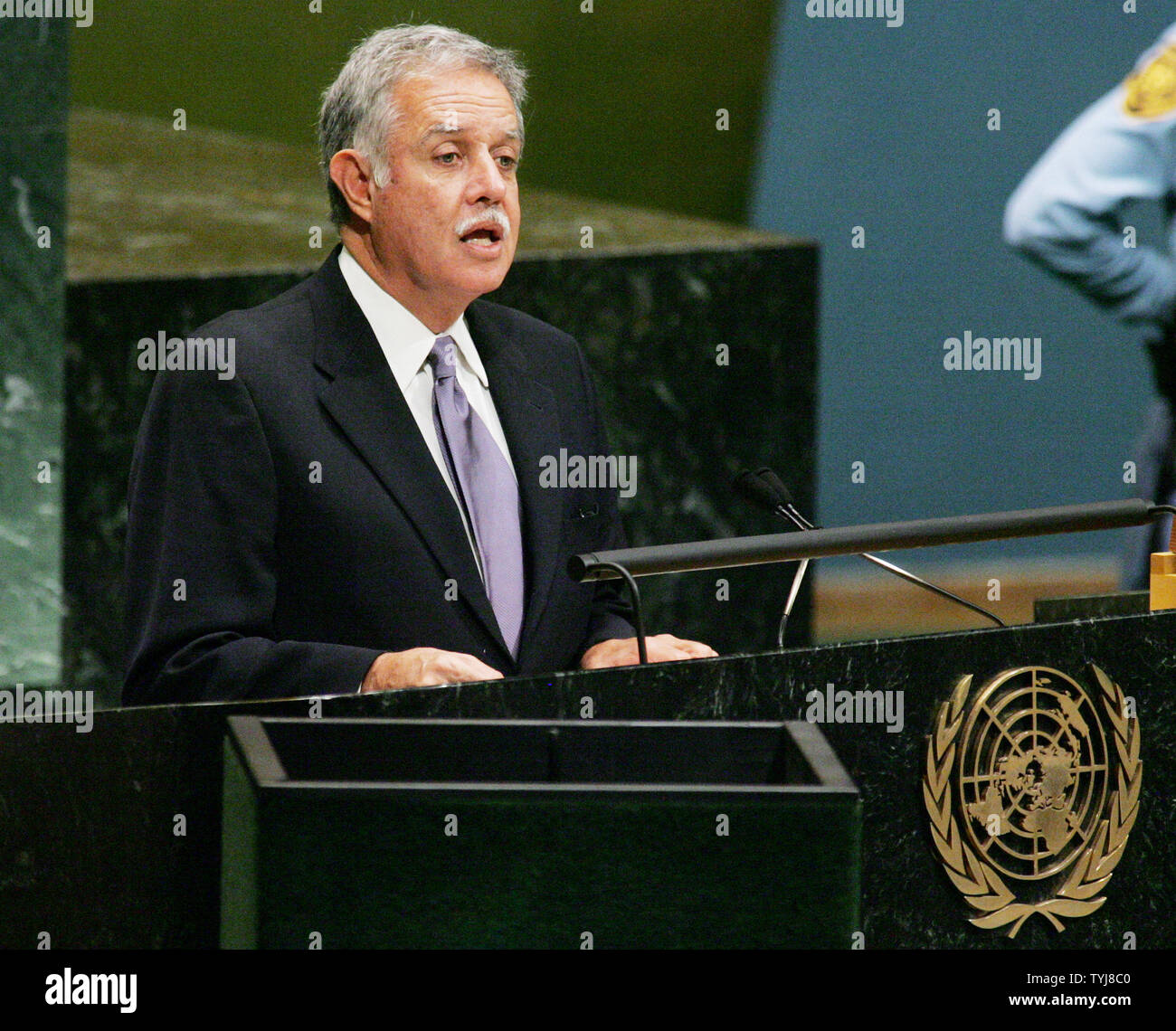 Oscar Berger Perdomo, president of the Guatemala, addresses the 62nd ...