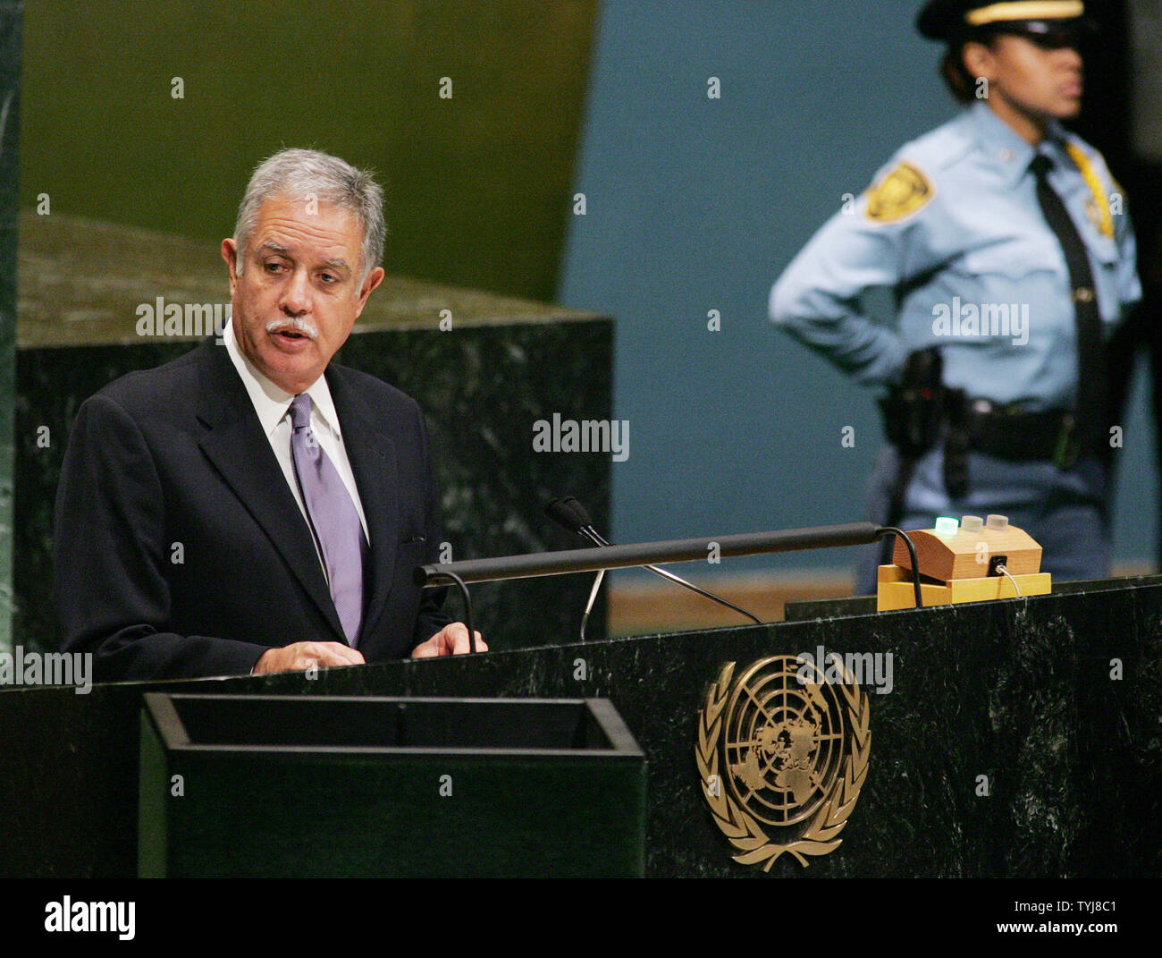 Oscar Berger Perdomo, president of the Guatemala, addresses the 62nd ...