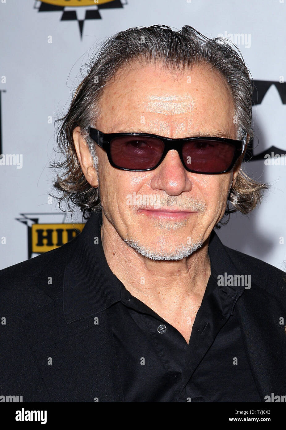 Harvey Keitel arrives on the red carpet before the taping of the "VH1 ...