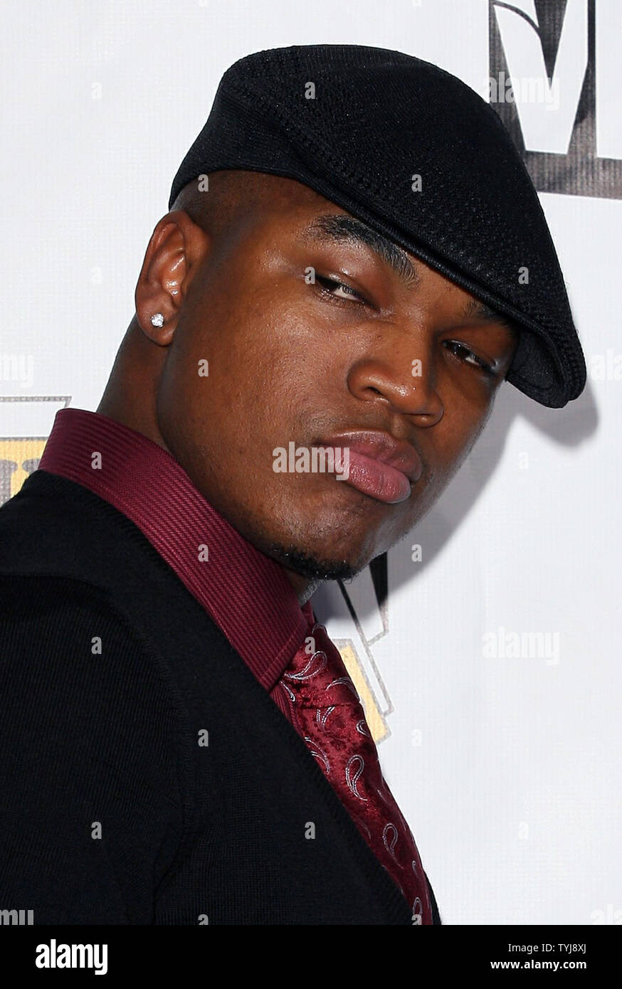 Ne-Yo arrives on the red carpet before the taping of the "VH1 Hip Hop ...