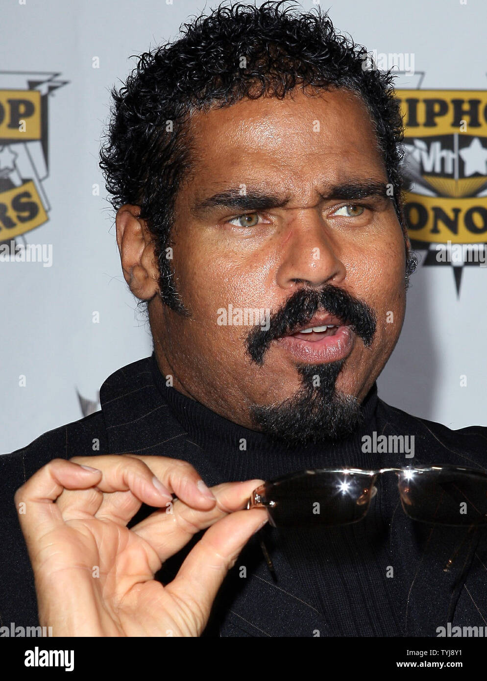 Wonder Mike arrives on the red carpet before the taping of the "VH1 Hip ...