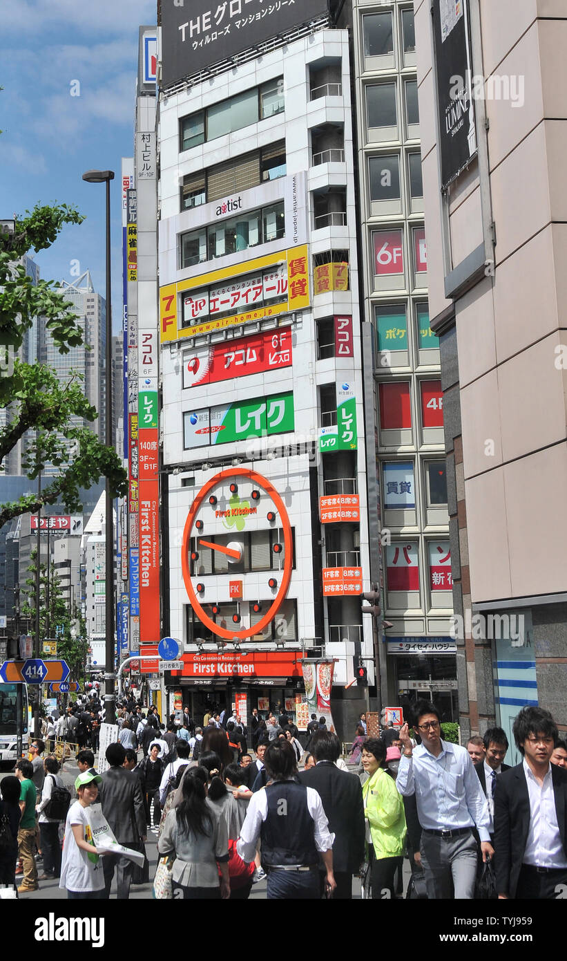 Tokyo downtown crowd hi-res stock photography and images - Alamy