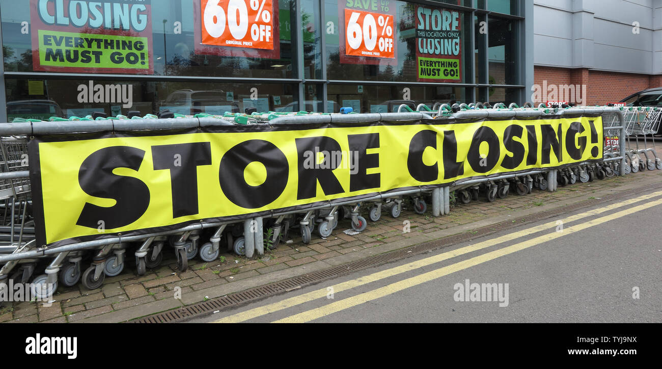 Retail store closing down hi-res stock photography and images - Alamy
