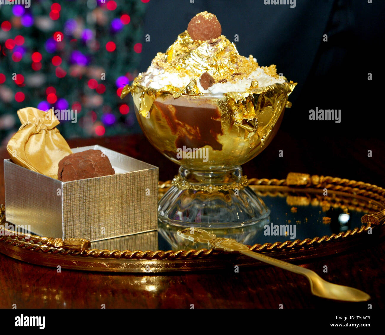 Edible gold serendipity hi-res stock photography and images - Alamy