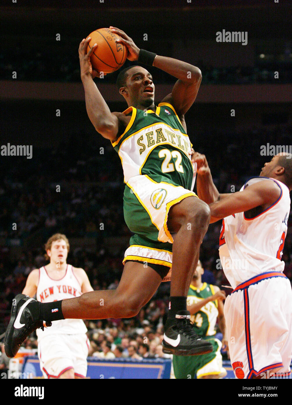 Seattle SuperSonics Jeff Green leaps in the air under the basket past ...