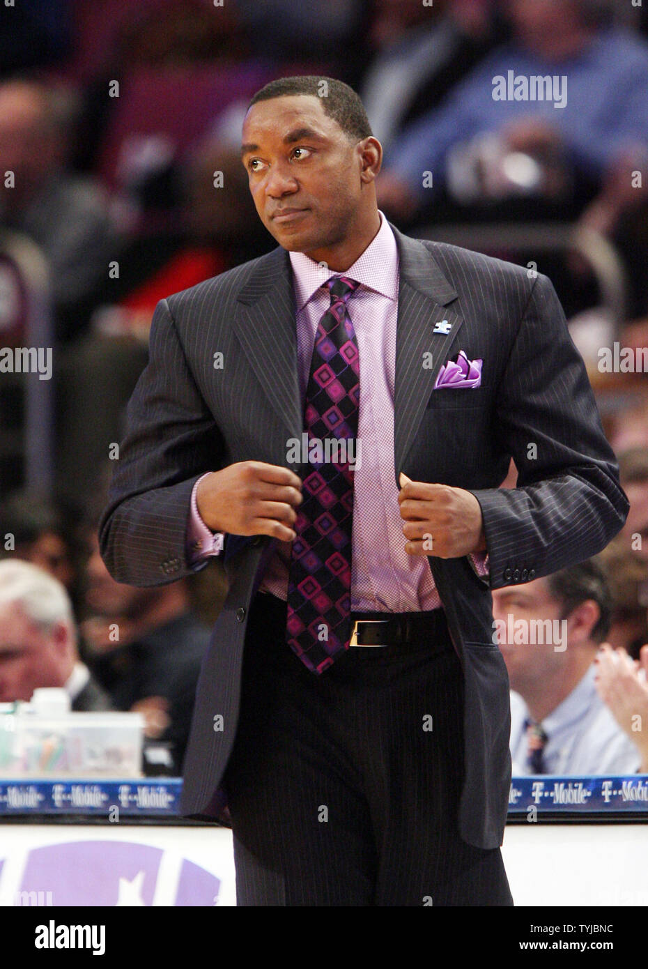 New York Knicks head coach Isiah Thomas stands up in the second quarter ...