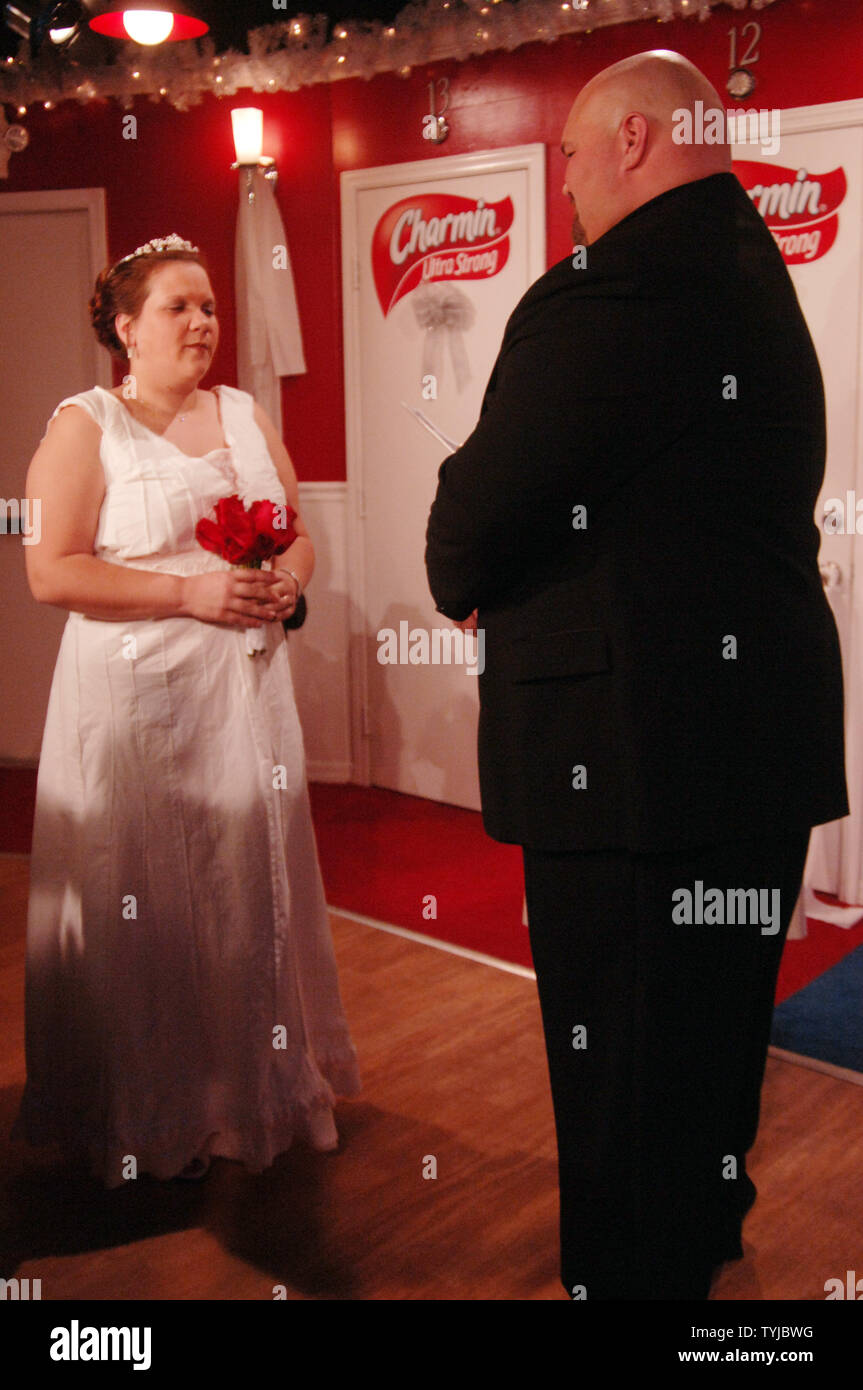 Jennifer Cannon (L) and Doy Nichols, from Lexington, Kentucky, await ...