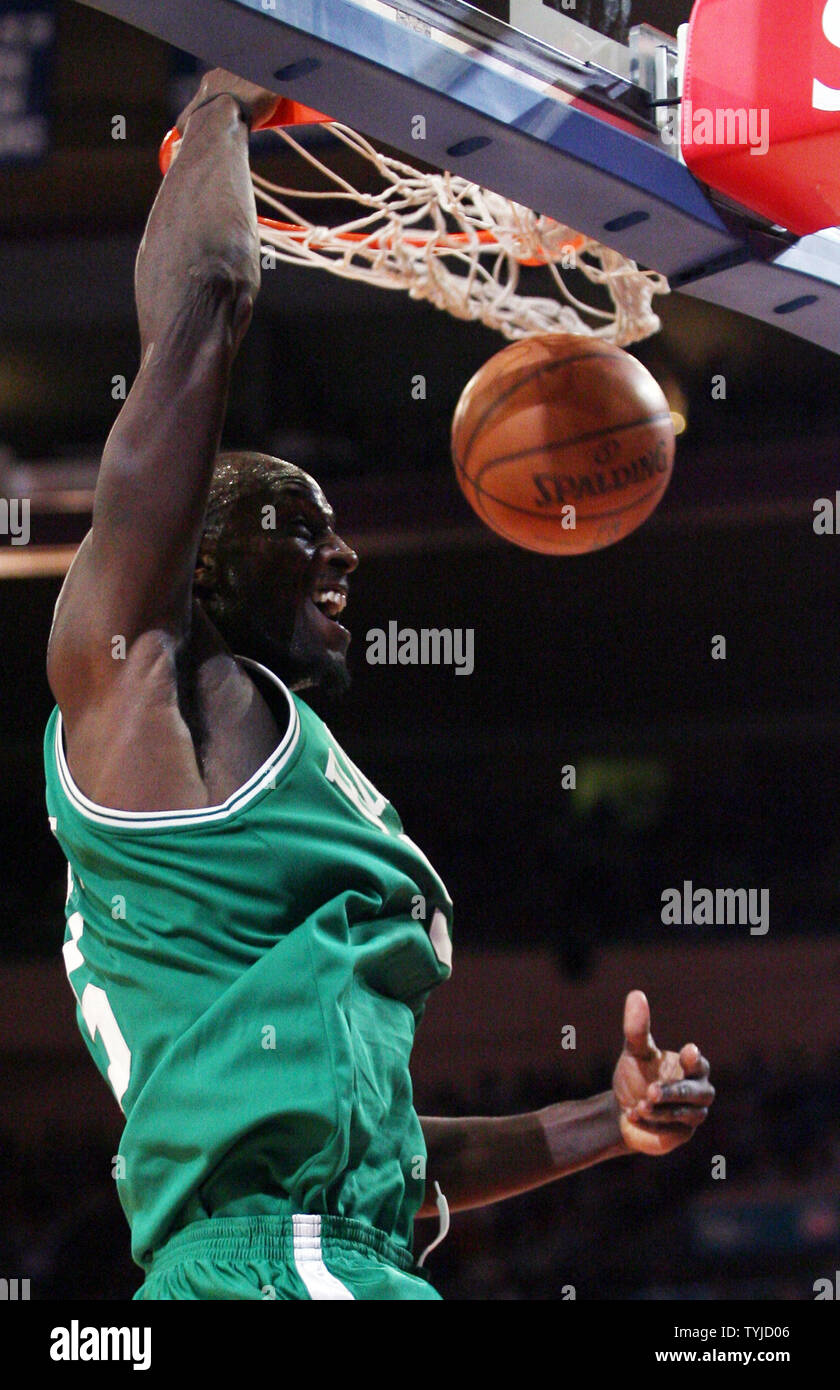 Kevin garnett ball hi-res stock photography and images - Alamy