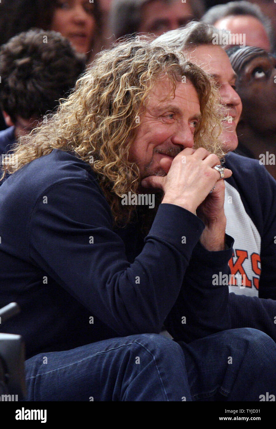 Robert Plant smiles while the New York Knicks play the Philadelphia ...