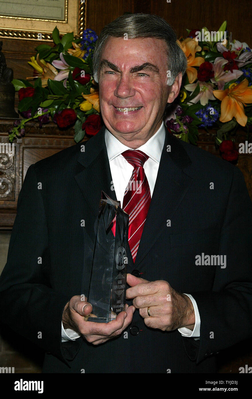 Sam Donaldson poses with his award prior to the 2008 AFTRA (American ...