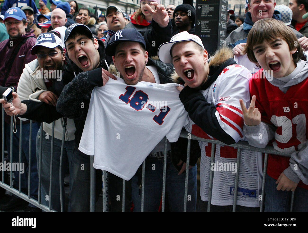 Fans cheer as the before the New York Giants float up Broadway on their ...