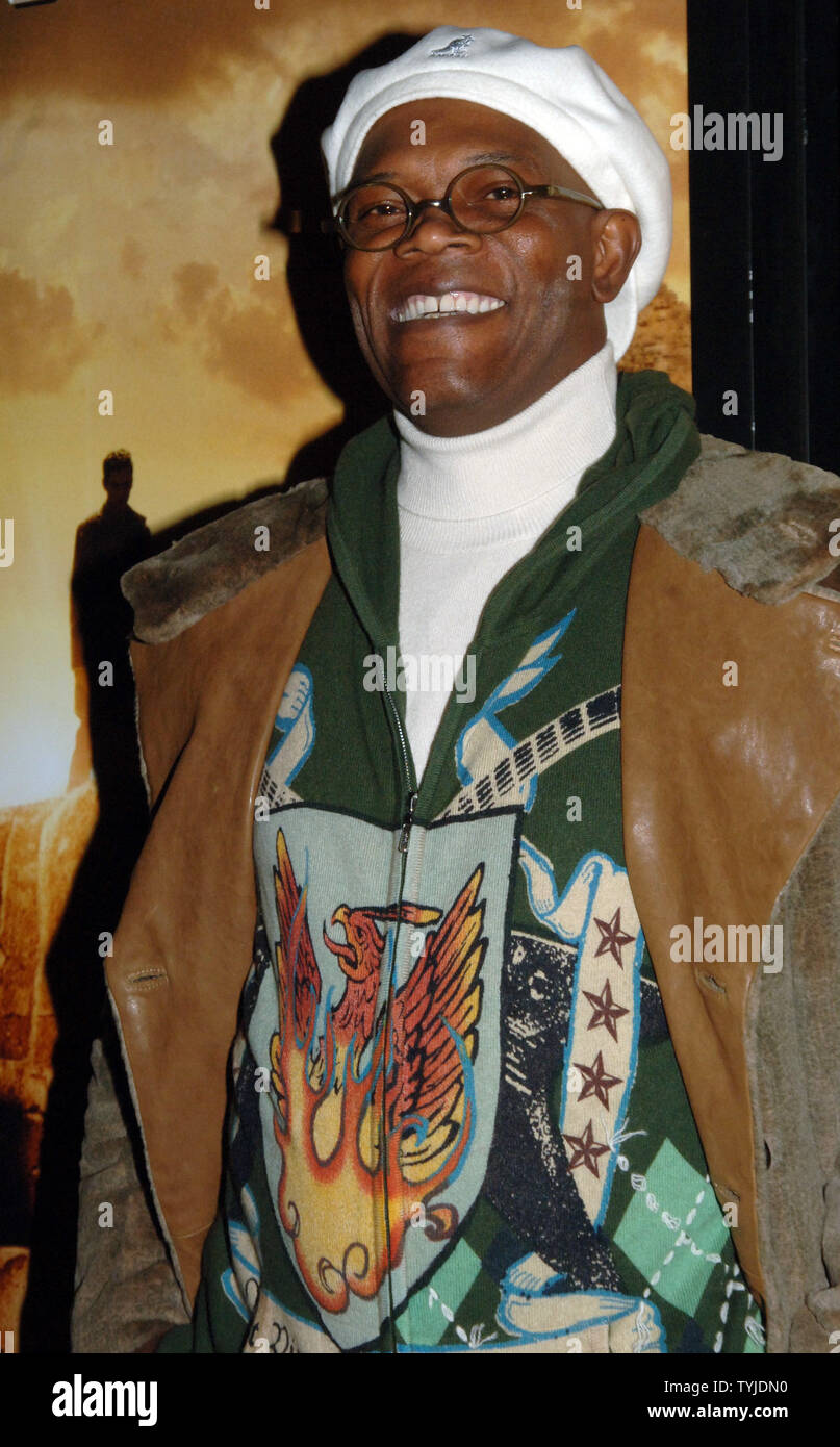 Samuel jackson jumper 2008 hi-res stock photography and images - Alamy
