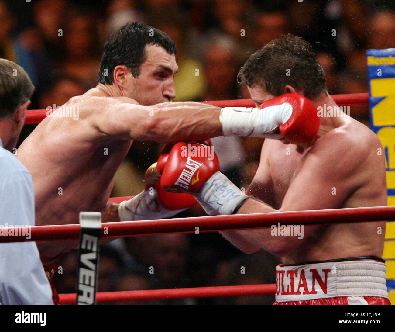 Right hand punch hi-res stock photography and images - Alamy