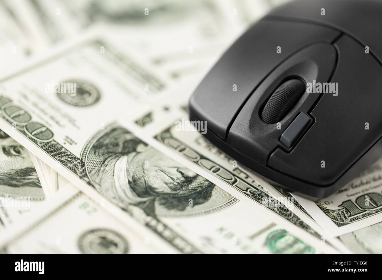 Dollar mouse hi-res stock photography and images - Alamy