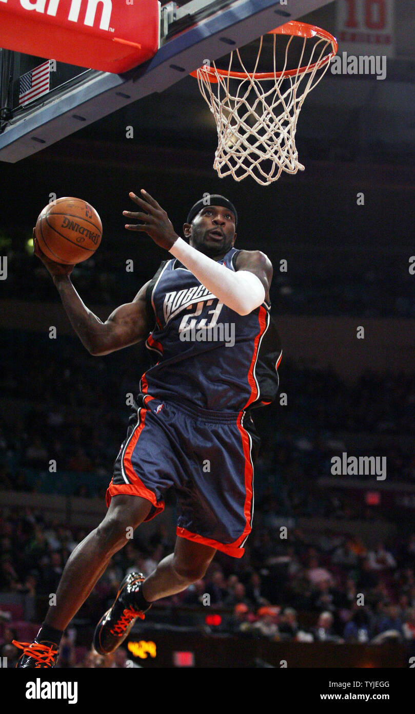 Charlotte Bobcats Jason Richardson (23) leaps to the basket against the New York Knicks in the ...