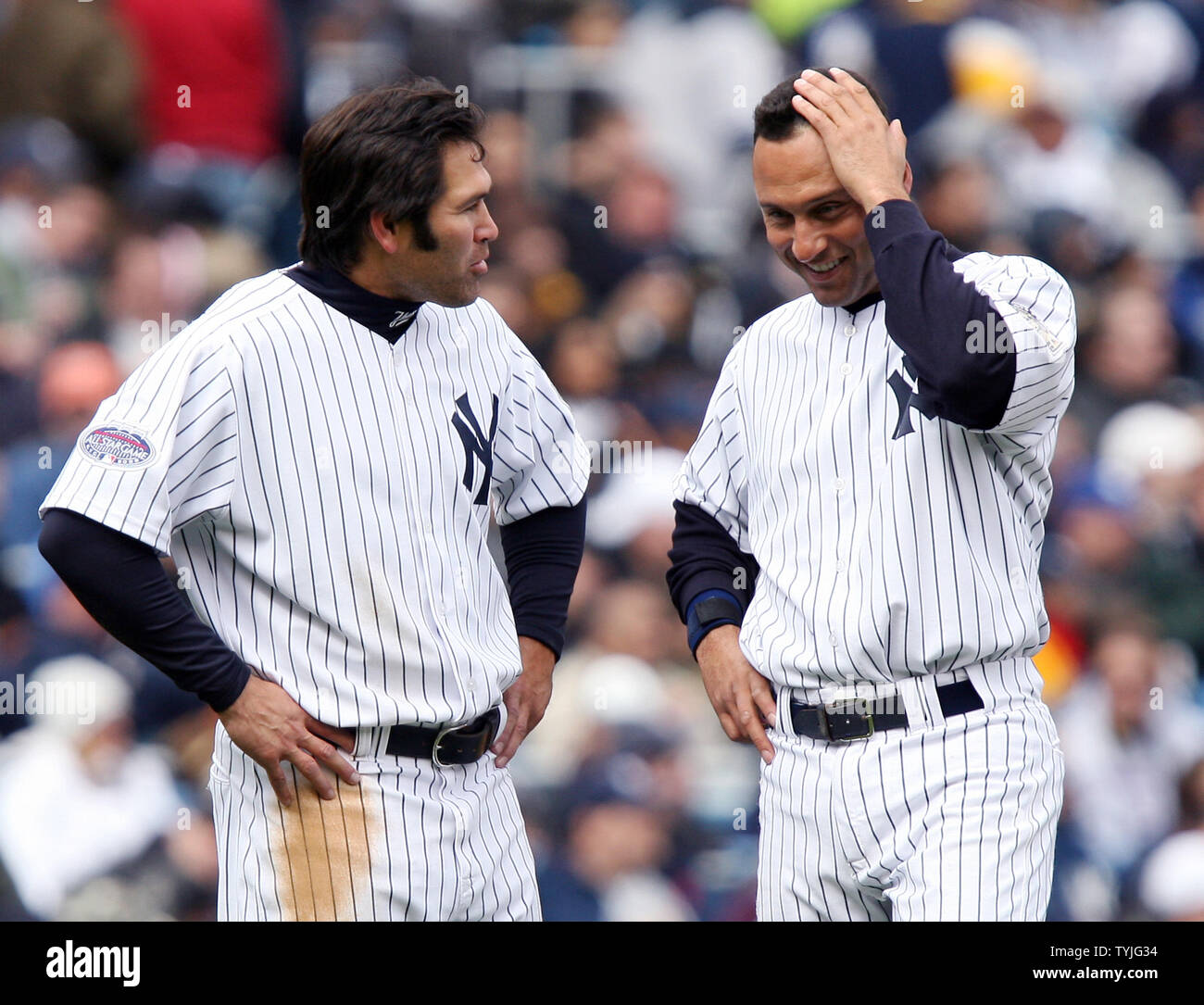 New York Yankees Johnny Damon and Derek Jeter (R) talk during a ...